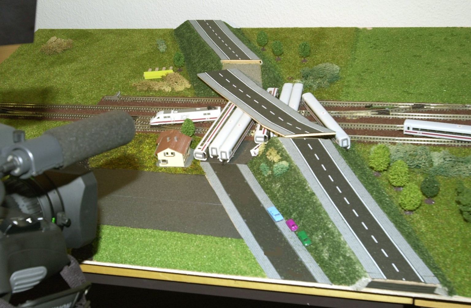 Unfall von Eschede vor 25 Jahren: Die Todesfahrt des ICE 884 - n-tv.de