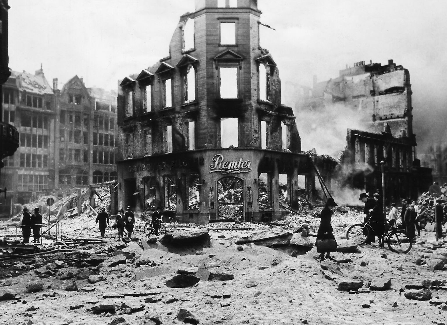 Das Ende des Zweiten Weltkriegs vor 80 Jahren: So zerstört waren 1945 ...