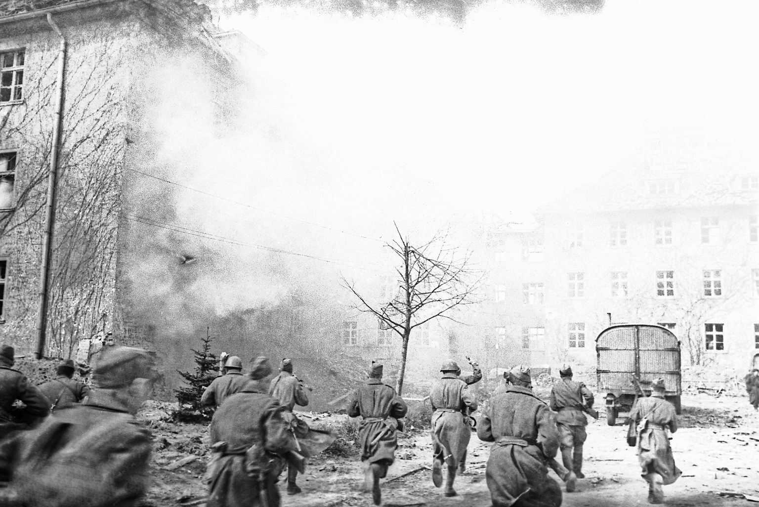 Das Ende des Zweiten Weltkriegs vor 80 Jahren: So zerstört waren 1945 ...