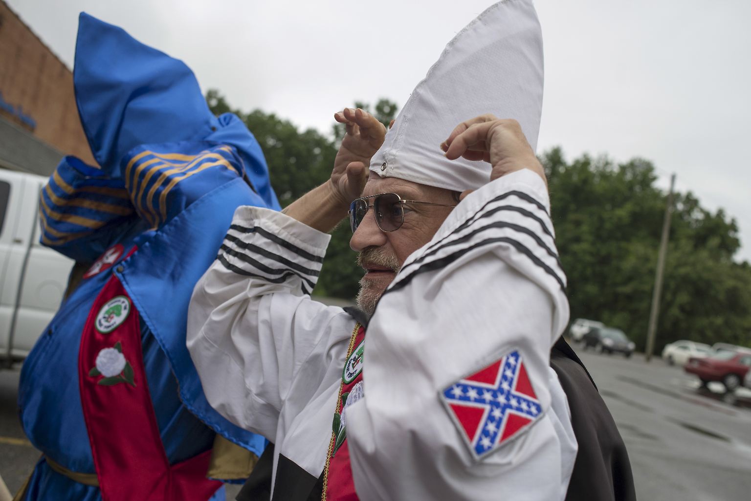Kutten, Kapuzen und Feuer-Kreuze: Im Innern des Ku-Klux-Klan - n-tv.de