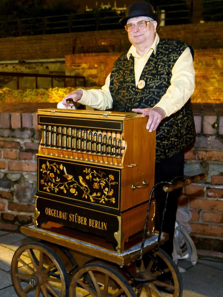 Zoff in der Leierkasten-Szene: Drehorgelspieler schummeln mit MP3 ...