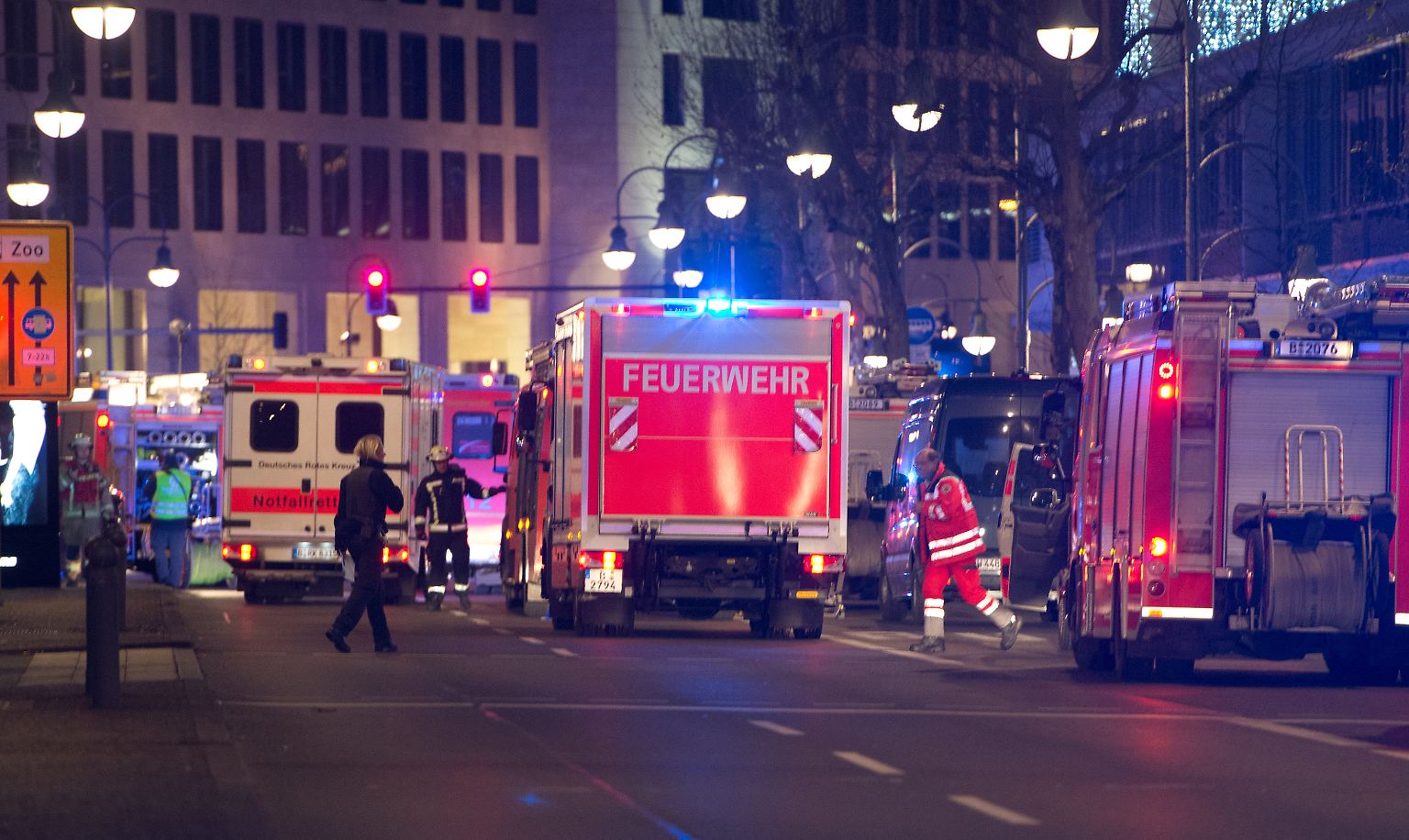 Mindestens zwölf Tote: Lkw rast auf Weihnachtsmarkt in Berlin - n-tv.de