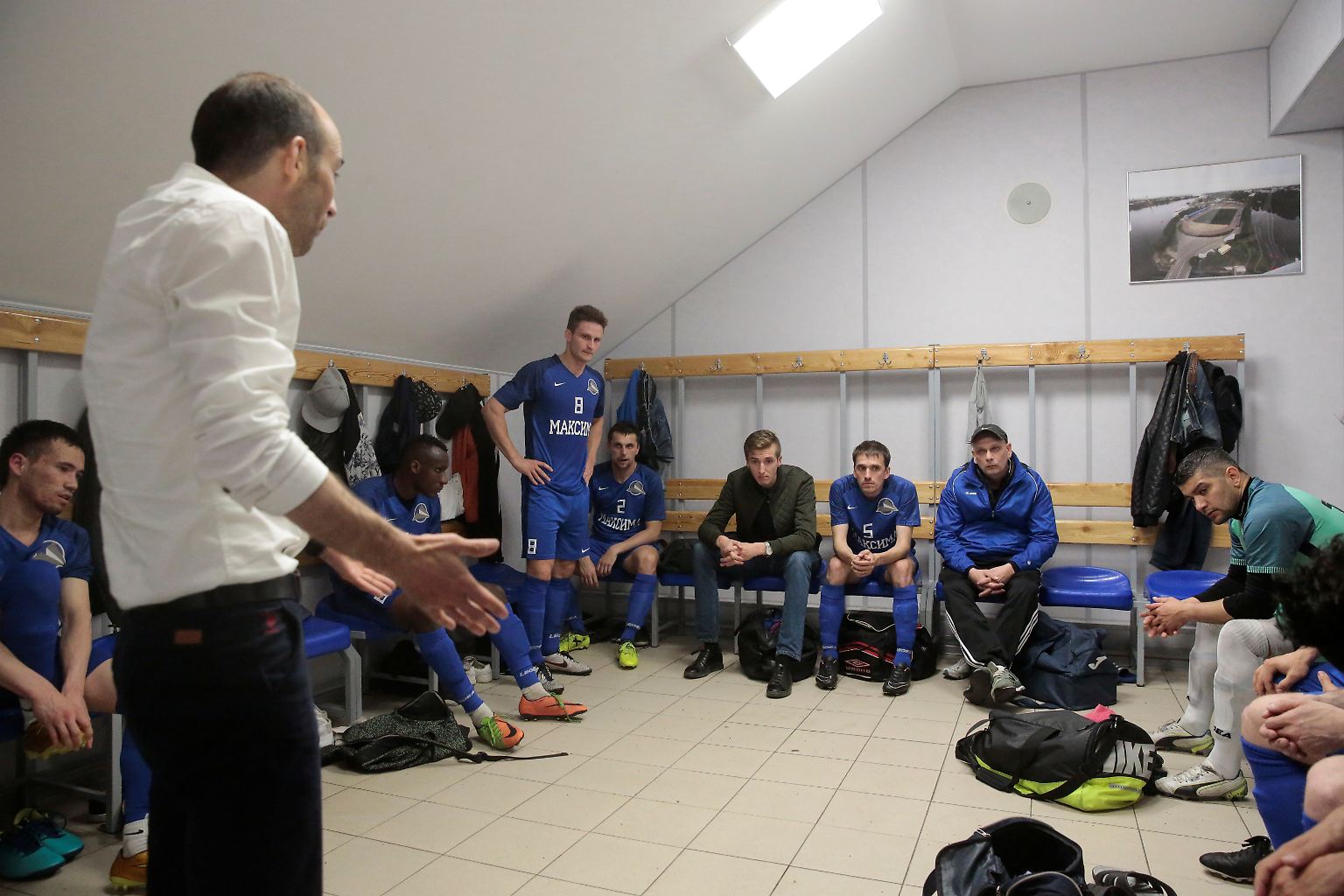 "Auf dem Feld sind alle gleich": FC Maxima kickt gegen Rassismus - n-tv.de