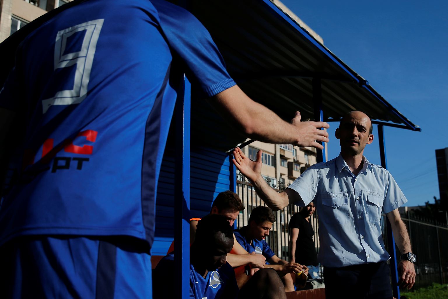 "Auf dem Feld sind alle gleich": FC Maxima kickt gegen Rassismus - n-tv.de