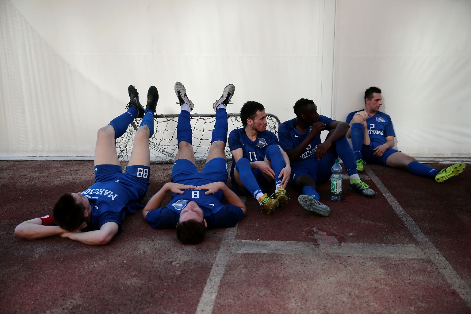 "Auf dem Feld sind alle gleich": FC Maxima kickt gegen Rassismus - n-tv.de