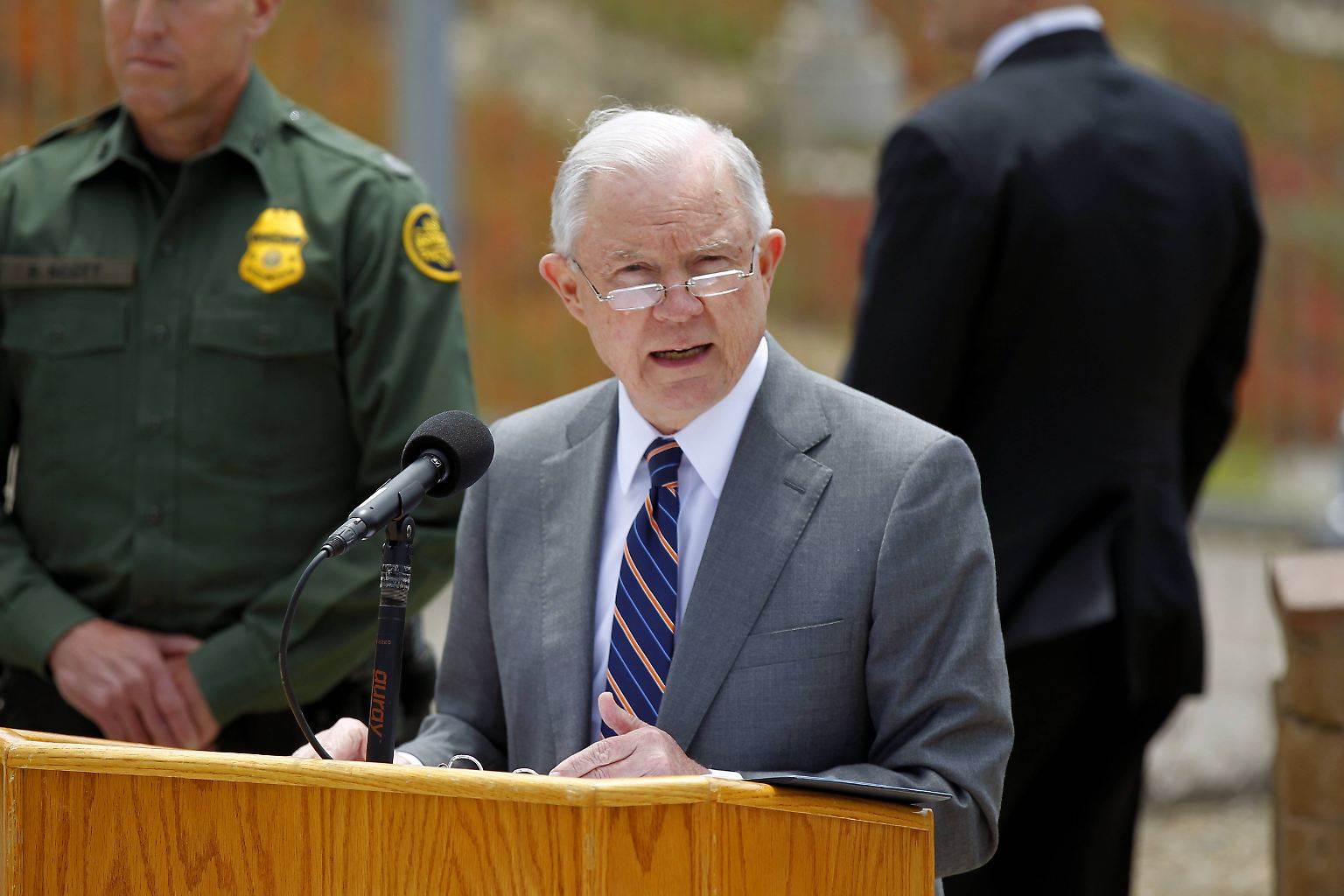 Dramen an der Grenze zu Mexiko: Trumps Politik reißt Familien ...