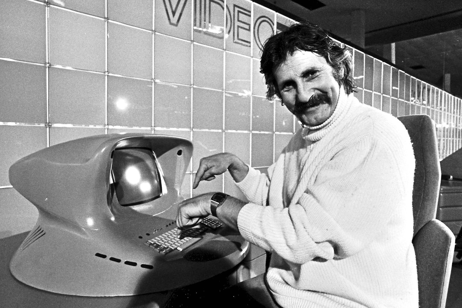 "Bin ein erfolgreiches Schwein": Luigi Colani, der Designer für einfach ...