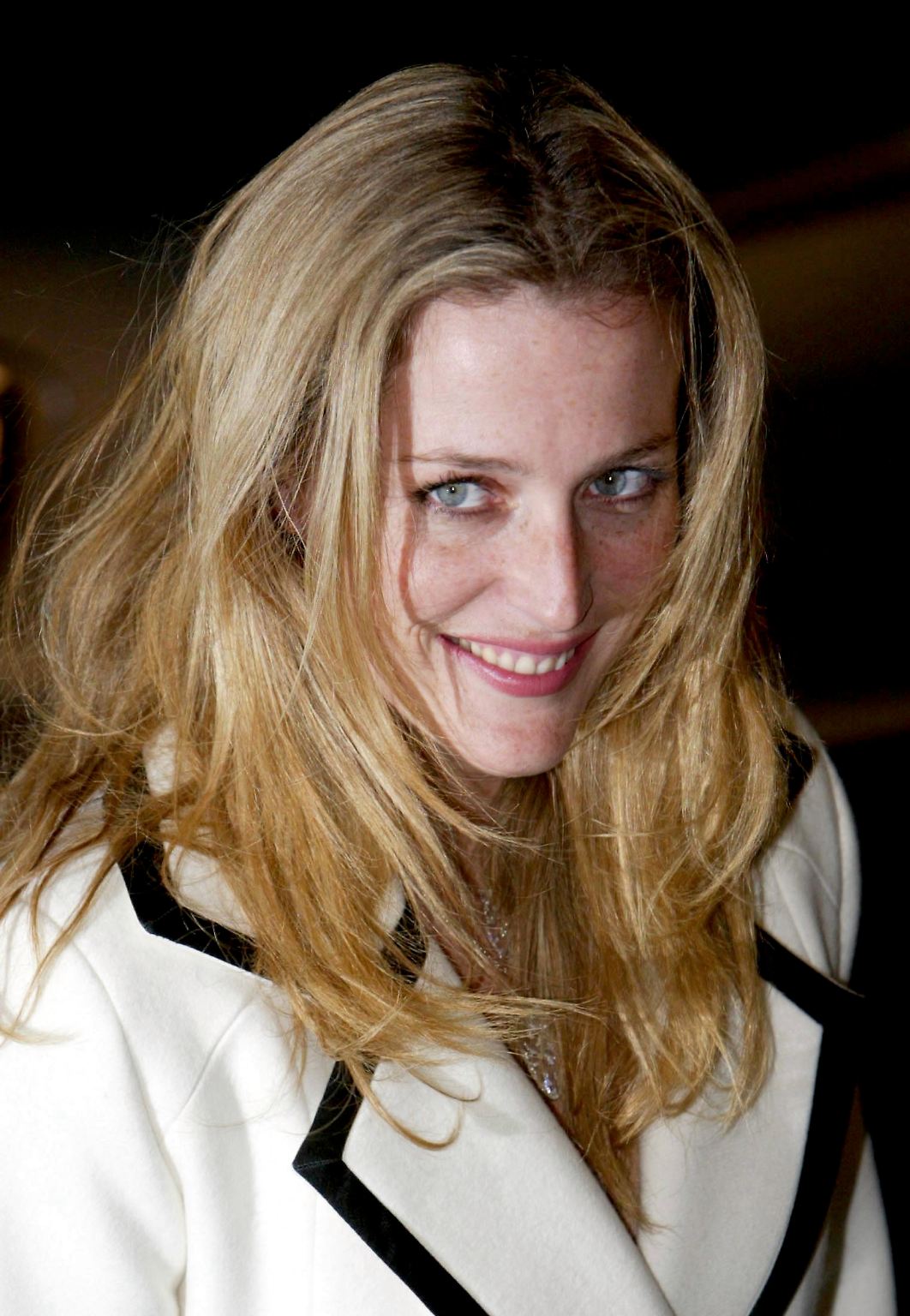 "Akte X"-Star Gillian Anderson: Schau ihr in die Augen, Kleiner! - n-tv.de