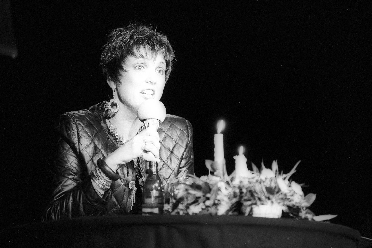 Grünen-Ikone wird 65: Die bunte Politikkarriere der Claudia Roth - n-tv.de