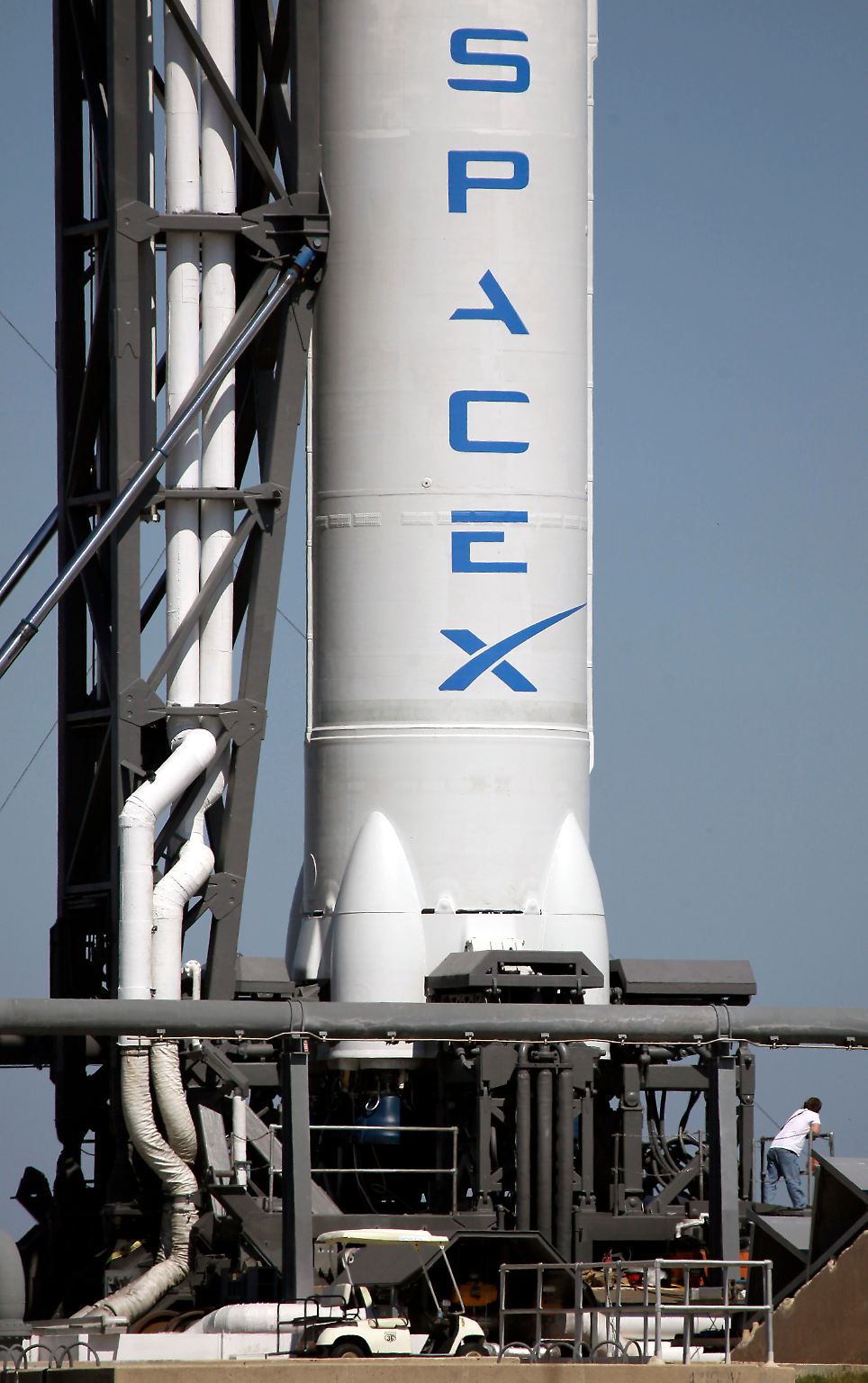 Zwei Menschen ins All gebracht: SpaceX schreibt Raumfahrtgeschichte - n ...