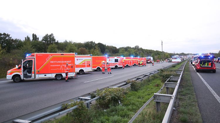 Schwerer Unfall in NRW: Zwei Tote bei Geisterfahrt auf Autobahn - n-tv.de