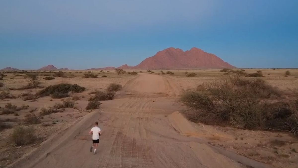 Am Rande der Namib Wüste: 25-Jähriger läuft Ultramarathon für ...