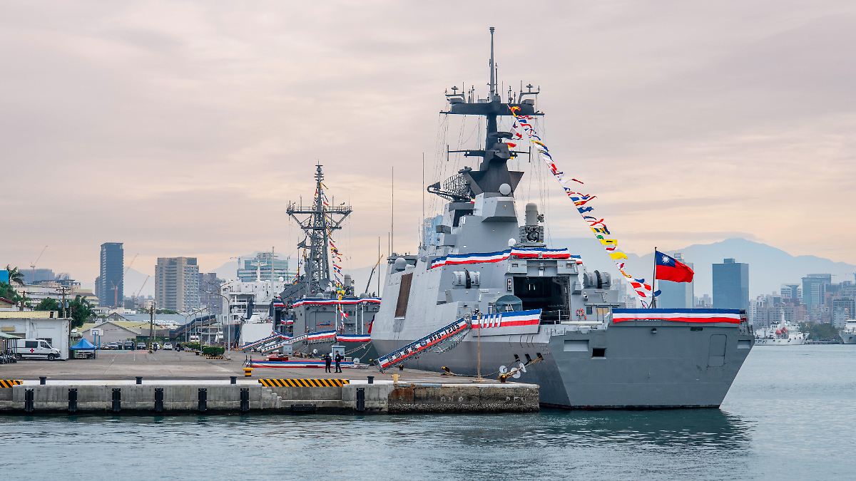 Spannungen in Ostasien: China setzt großangelegtes Militärmanöver rund ...