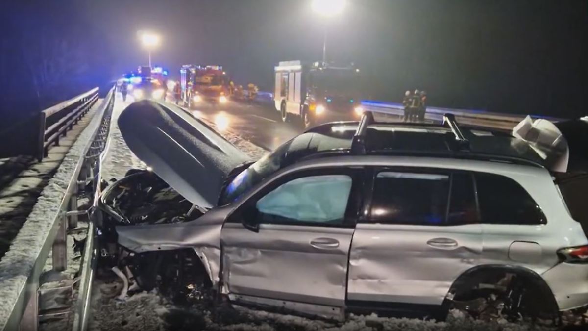 Bis zu 15 Grad zum Wochenstart: Glatteis behindert Verkehr auf der ...