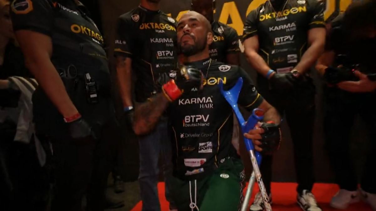 "Fände ich unverschämt": MMA-Fighter schreibt mit kaputtem Knie kleine ...