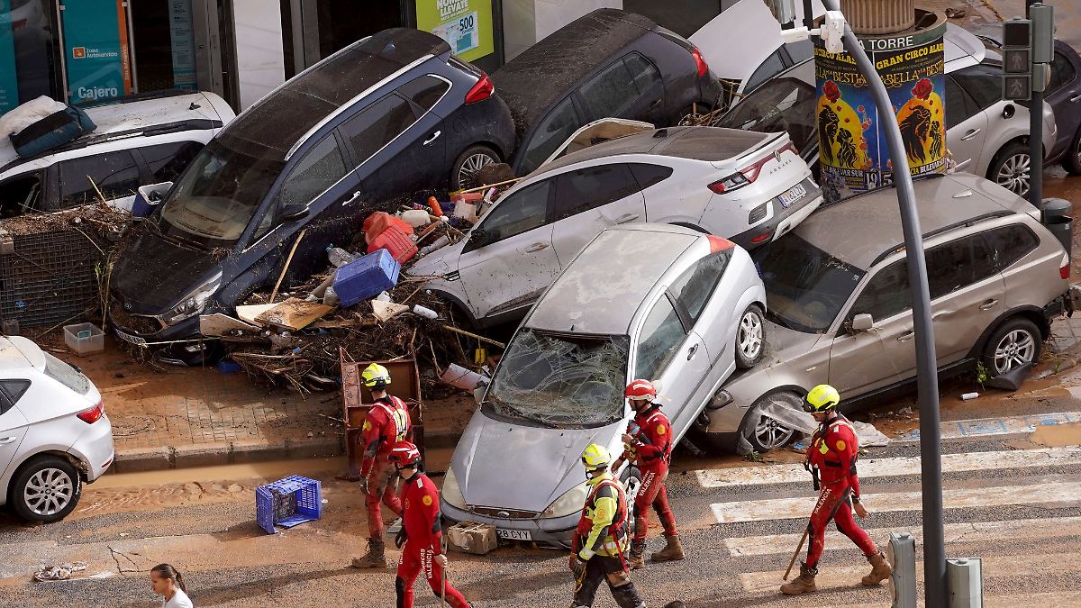 Unwetterkatastrophe in Valencia: 1200 Menschen nach Sturm in Autos ...