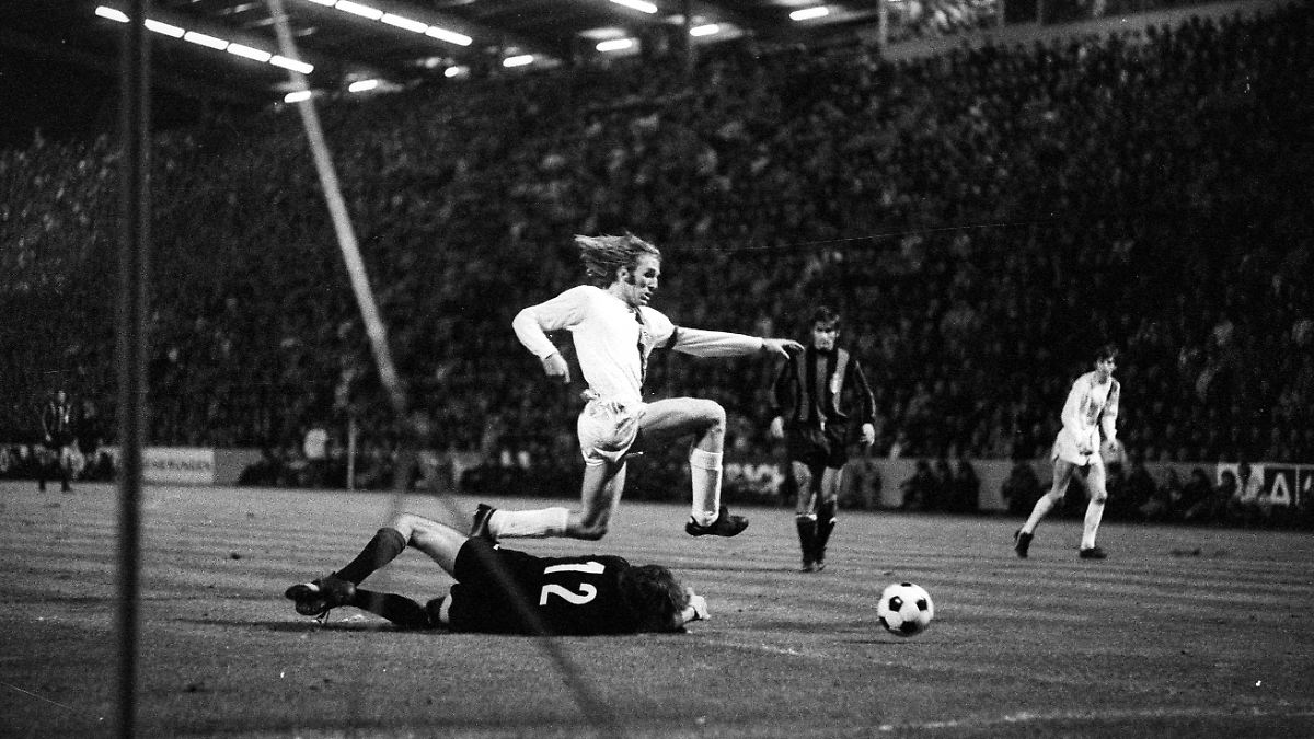 Weisweiler, Wembley, Wiedersehen: Die Meilenstein-Spiele der Fußball ...