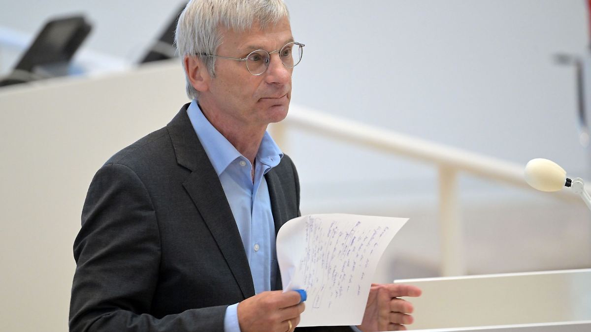 Berlin & Brandenburg: Brandenburger AfD hält Fall der Brandmauer für ...
