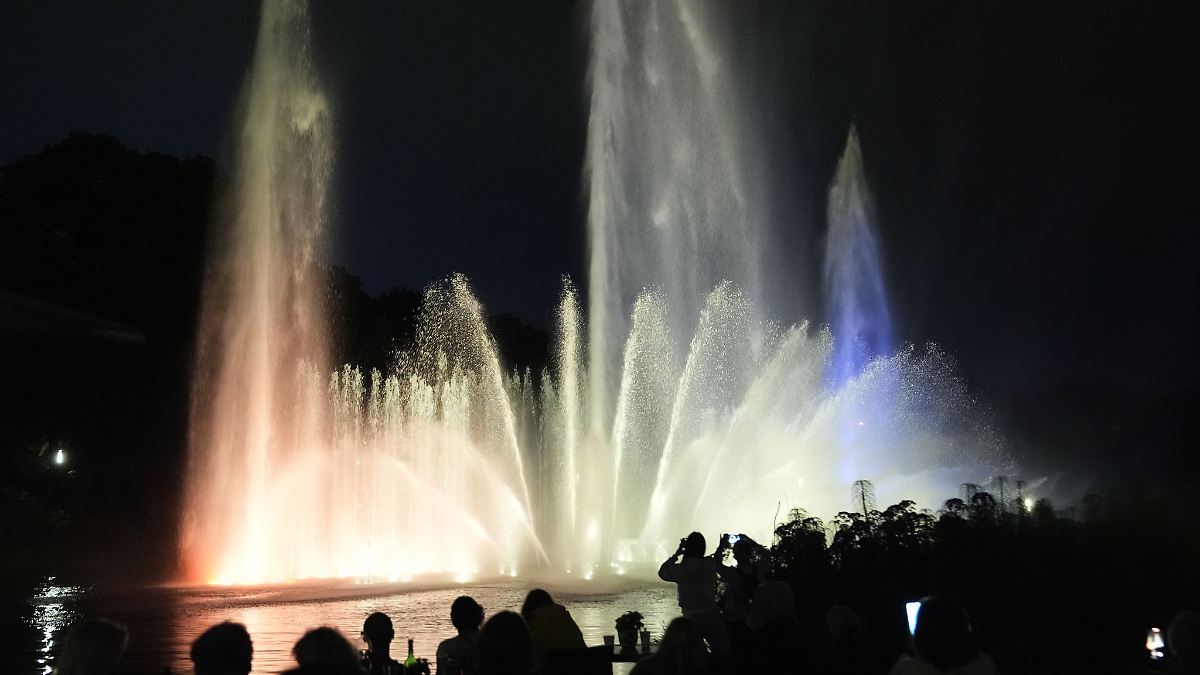 Hamburg & Schleswig-Holstein: Wasserlichtkonzerte in Planten un Blomen ...