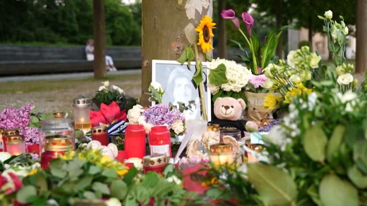 "Schön politisch korrekt": Politiker gehen sich nach Philippos' Tod ...