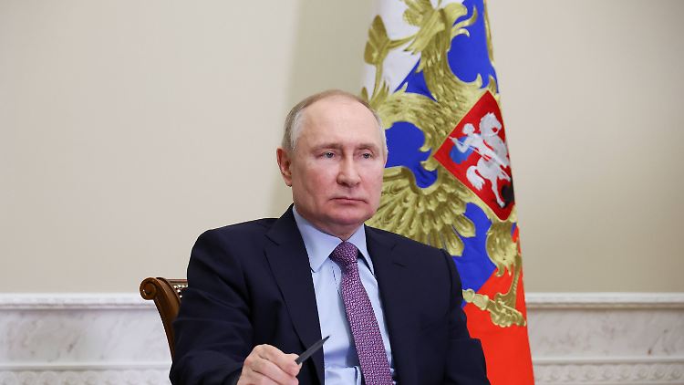 Der Tag: Putin inszeniert sich mit Ring-Geschenk als "Sauron" - n-tv.de