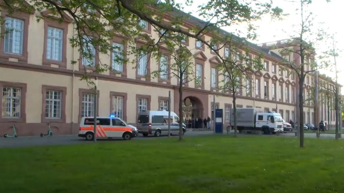 Tödlicher Vorfall in Mannheim: Machete in Bibliothek gebracht - Polizei ...