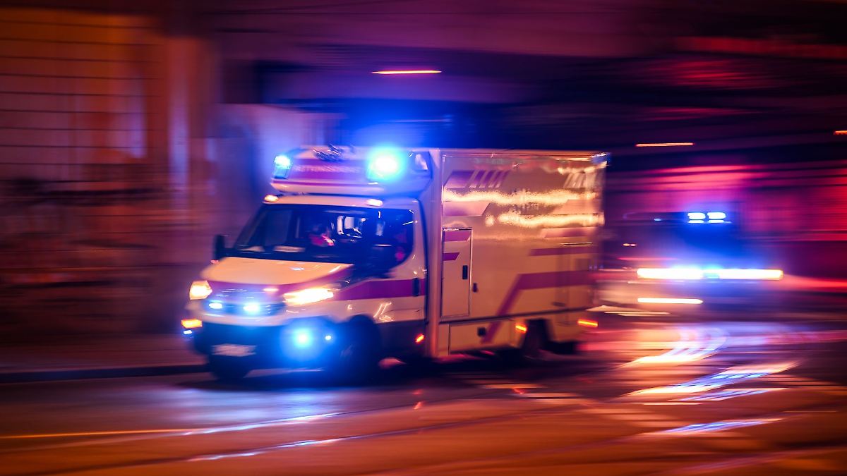 Niedersachsen & Bremen: Schwerer Verkehrsunfall mit drei Verletzten bei ...