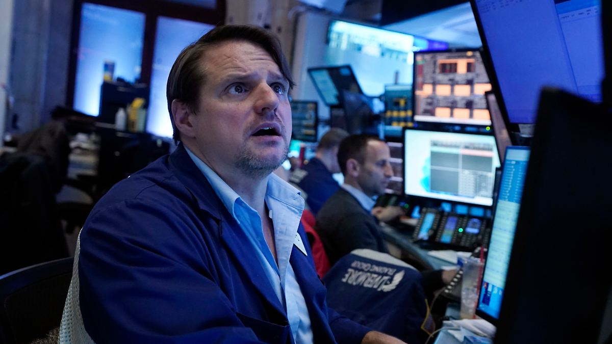 Nike fliegt aus den Depots: Inflation schickt Wall Street auf Talfahrt ...