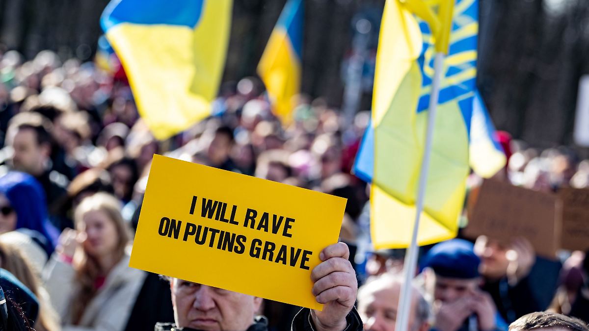 Bayern: Jahrestag des russischen Angriffskriegs - Demos in München - ntv.de