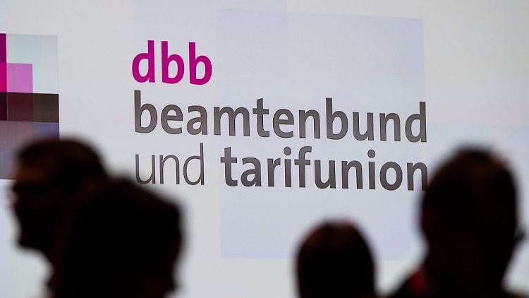 "Dringender Handlungsbedarf": Beamtenbund fordert von Dobrindt mehr Geld für Mitarbeiter im ...