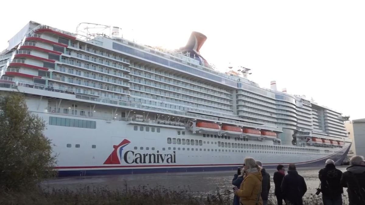 42 Meter breite "Carnival Jubilee": Riesiges Kreuzfahrtschiff zwängt ...