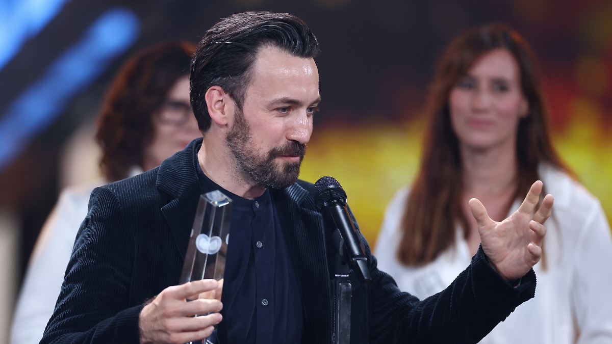Gala wird auch politisch: RTL gewinnt Deutschen Fernsehpreis fürs Dschungelcamp - ntv.de
