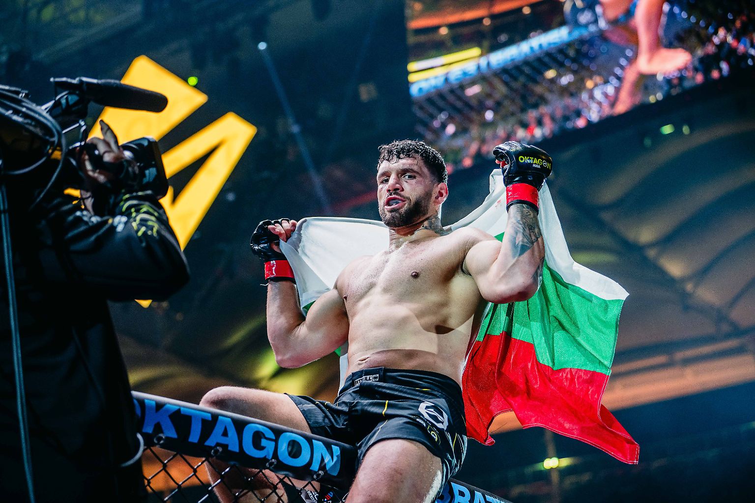 Oktagon 62 in Bildern: Unvergleichbares Käfig-Spektakel setzt MMA die ...