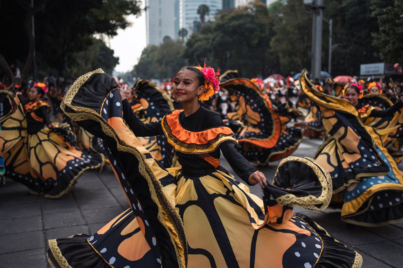 Prunk, Parade, Totenschädel: So feiert Mexiko den Tag der Toten - am Grab und auf den Straßen ...