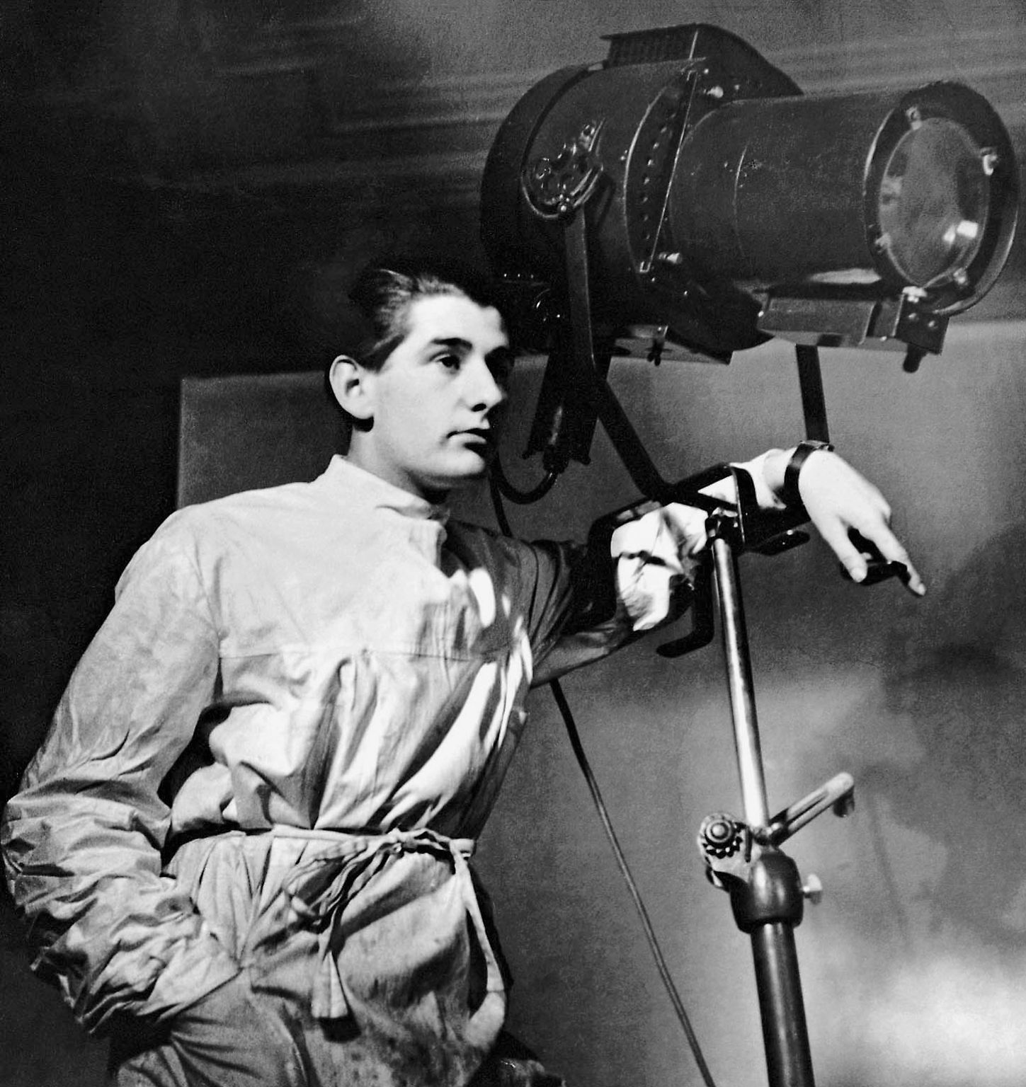 Helmut Newtons Fotografien von Berlin, Frauen und Erinnerungen in einem neuen Bildband - n-tv.de