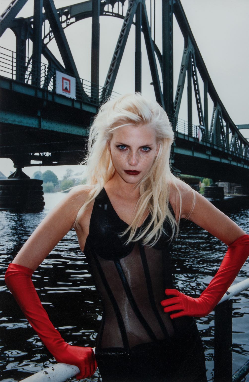 Helmut Newtons Fotografien von Berlin, Frauen und Erinnerungen in einem neuen Bildband - n-tv.de