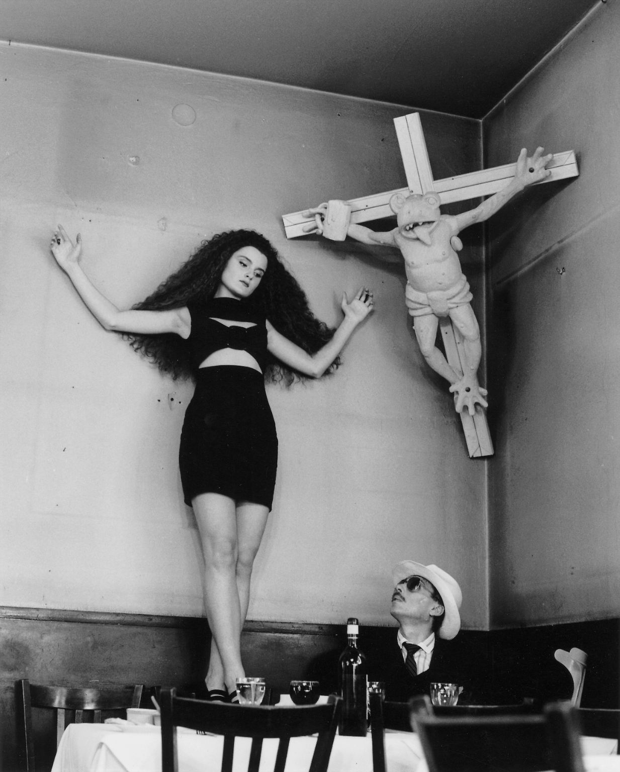 Helmut Newtons Fotografien von Berlin, Frauen und Erinnerungen in einem neuen Bildband - n-tv.de