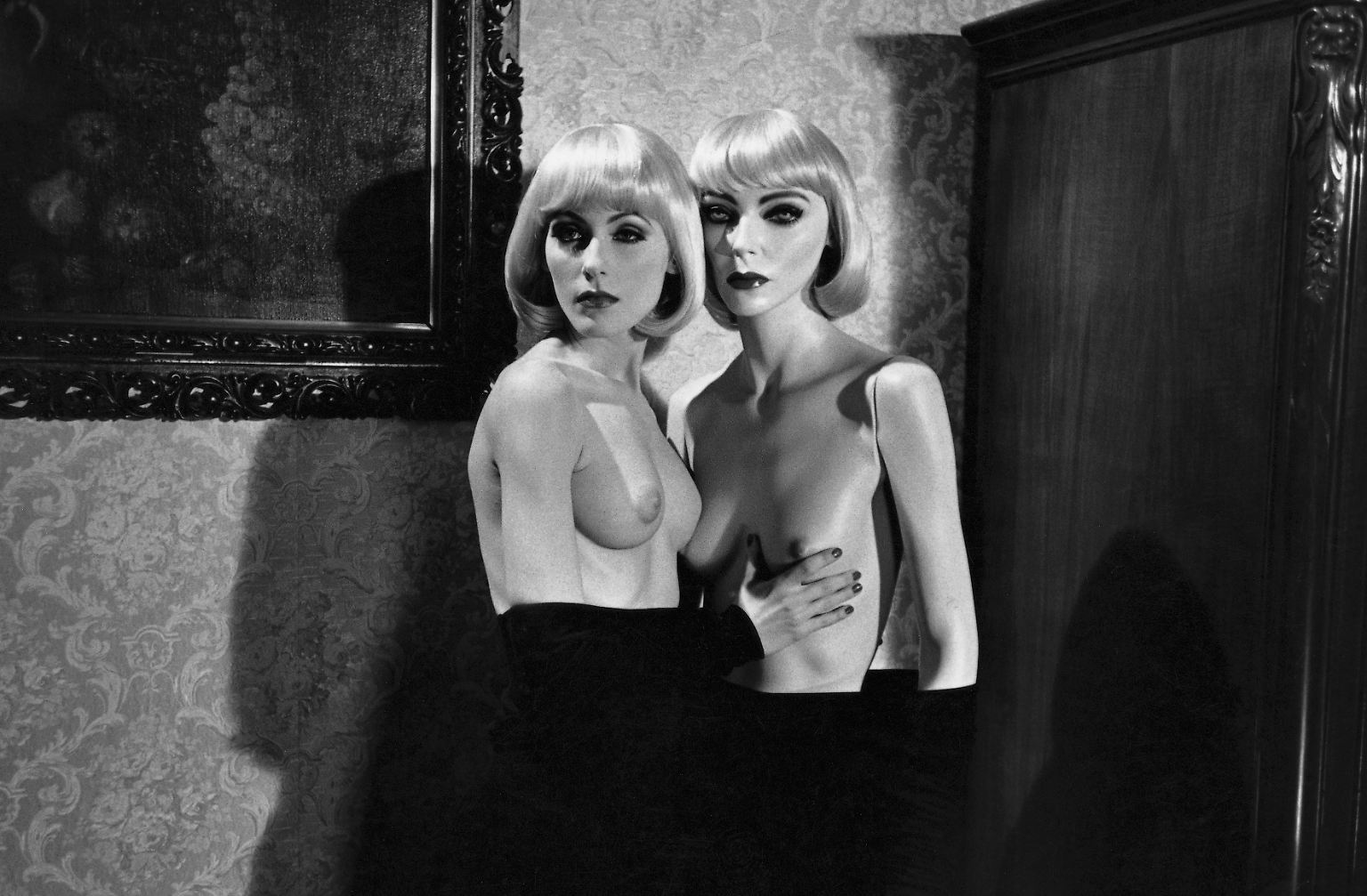 Helmut Newtons Fotografien von Berlin, Frauen und Erinnerungen in einem neuen Bildband - n-tv.de