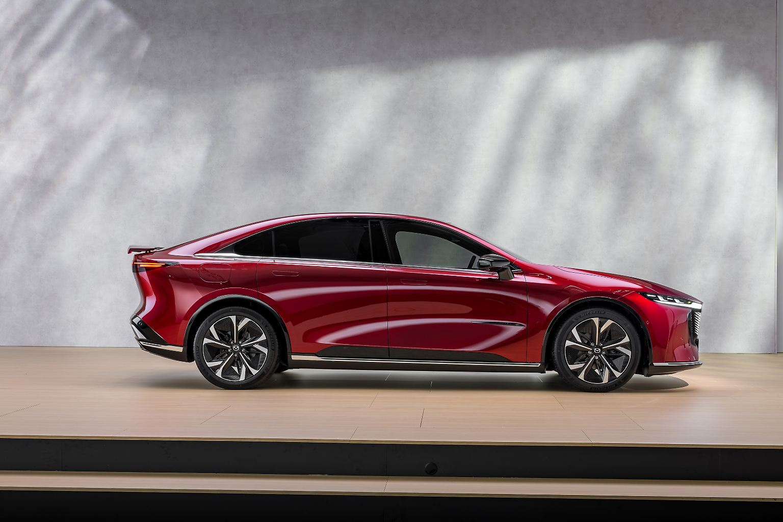 Japaner bauen Elektroangebot aus: Mazda 6e - so sieht die neue ...