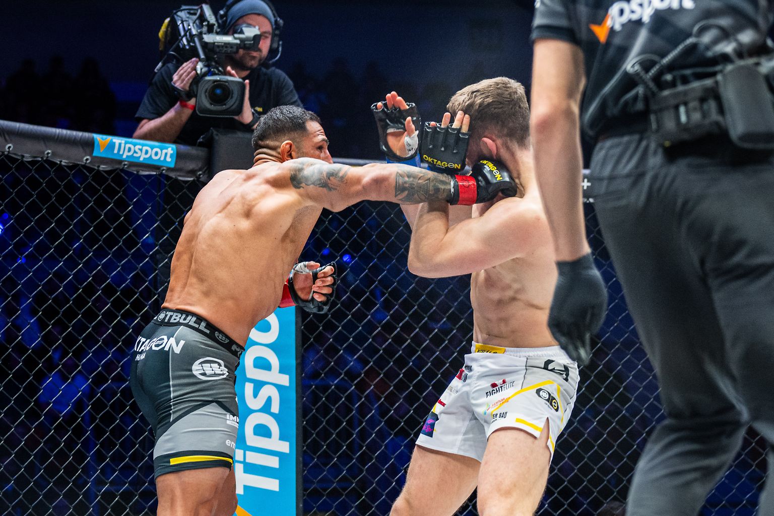 Oktagon 66 in Bildern: Eine MMA-"Hausfrau" und "Helmut" zwischen ...