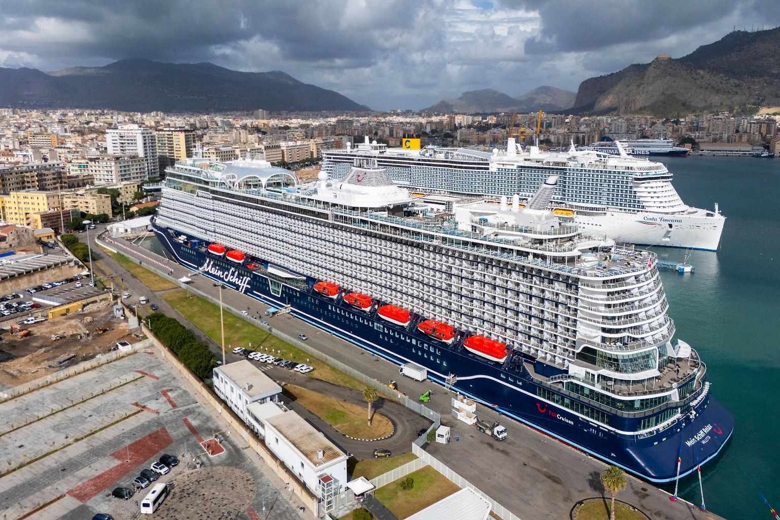 "Mein Schiff Relax": Eindrücke vom neuen Kreuzfahrtschiff der ...