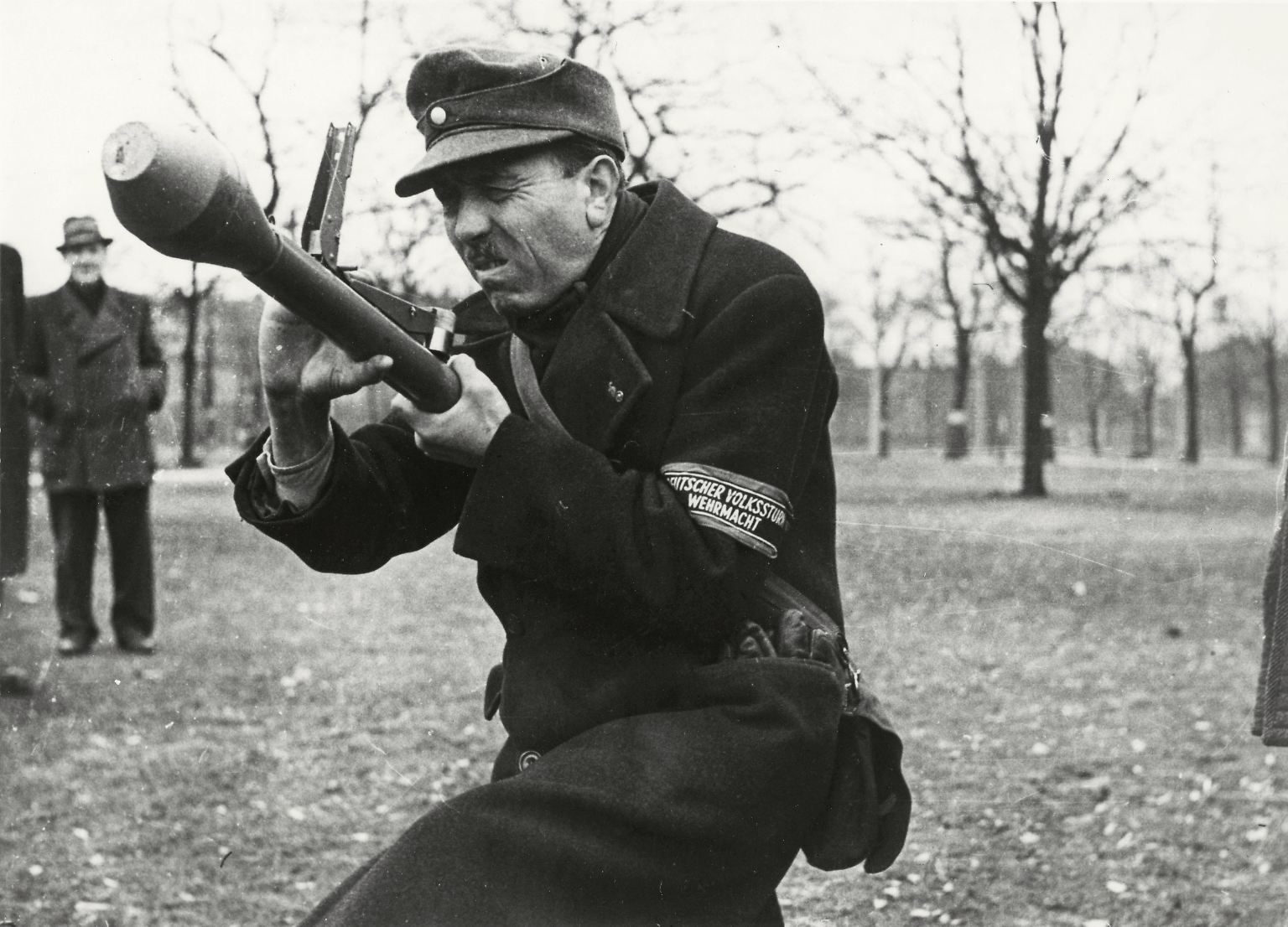 Kinder und Greise gegen Panzer: Der Volkssturm - Hitlers letztes ...