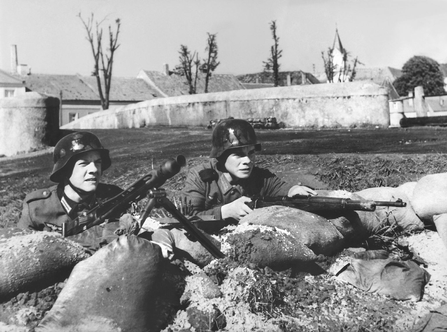 Kinder und Greise gegen Panzer: Der Volkssturm - Hitlers letztes ...