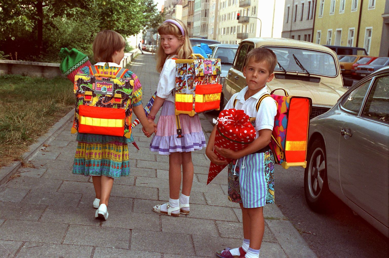 50 Jahre Scout-Tornister: Wie bunte Schulranzen Kinderrücken eroberten ...
