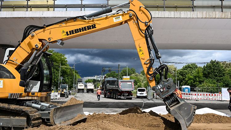 Berlin & Brandenburg: Abriss der maroden Wuhlheide-Brücke geht voran - n-tv.de