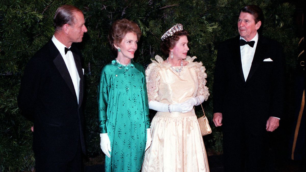 Bei Kalifornien-Besuch 1983: FBI enthüllt Anschlagspläne gegen Queen ...