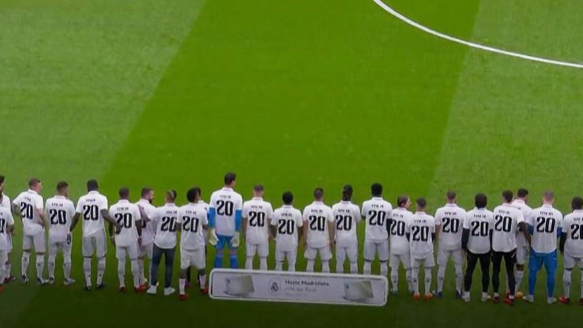 Zeichen nach Rassismus-Eklat: Real-Stars laufen beim Stadtderby in Vini ...