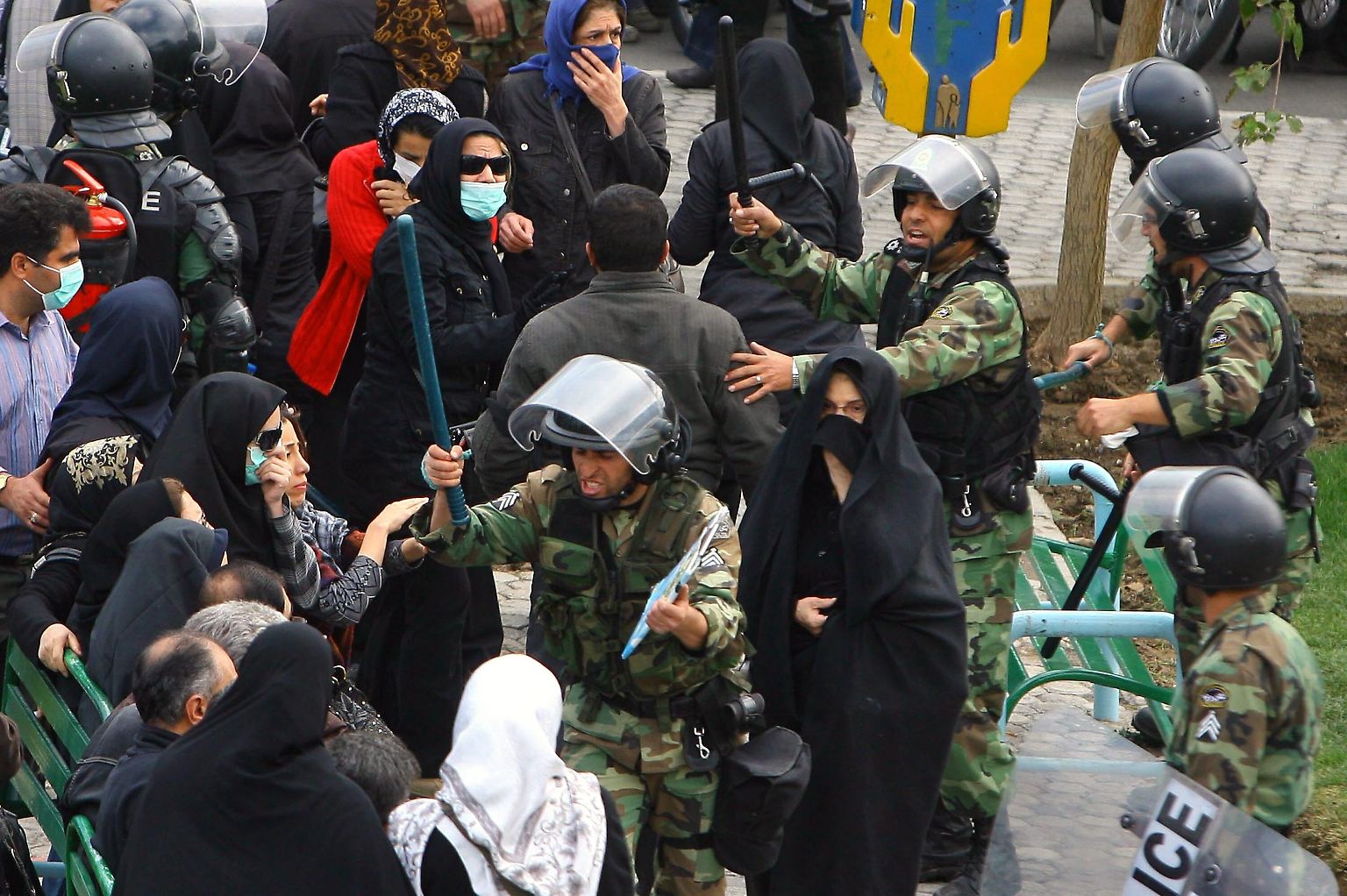 Jahrzehnte der Unterdrückung: Das Mullah-Regime klammert sich seit 1979 ...