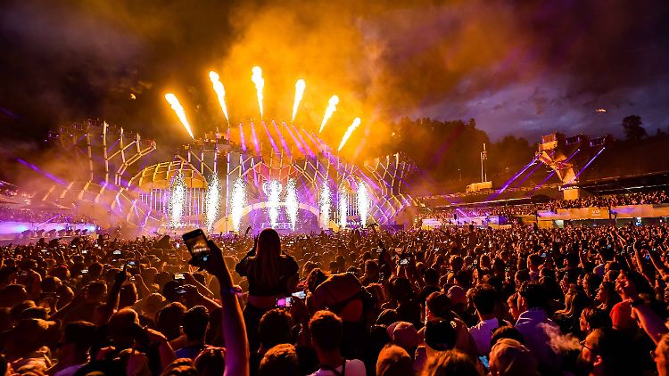 Security hielt Deutschen fest: 22-Jähriger stirbt bei Festival in Salzburg