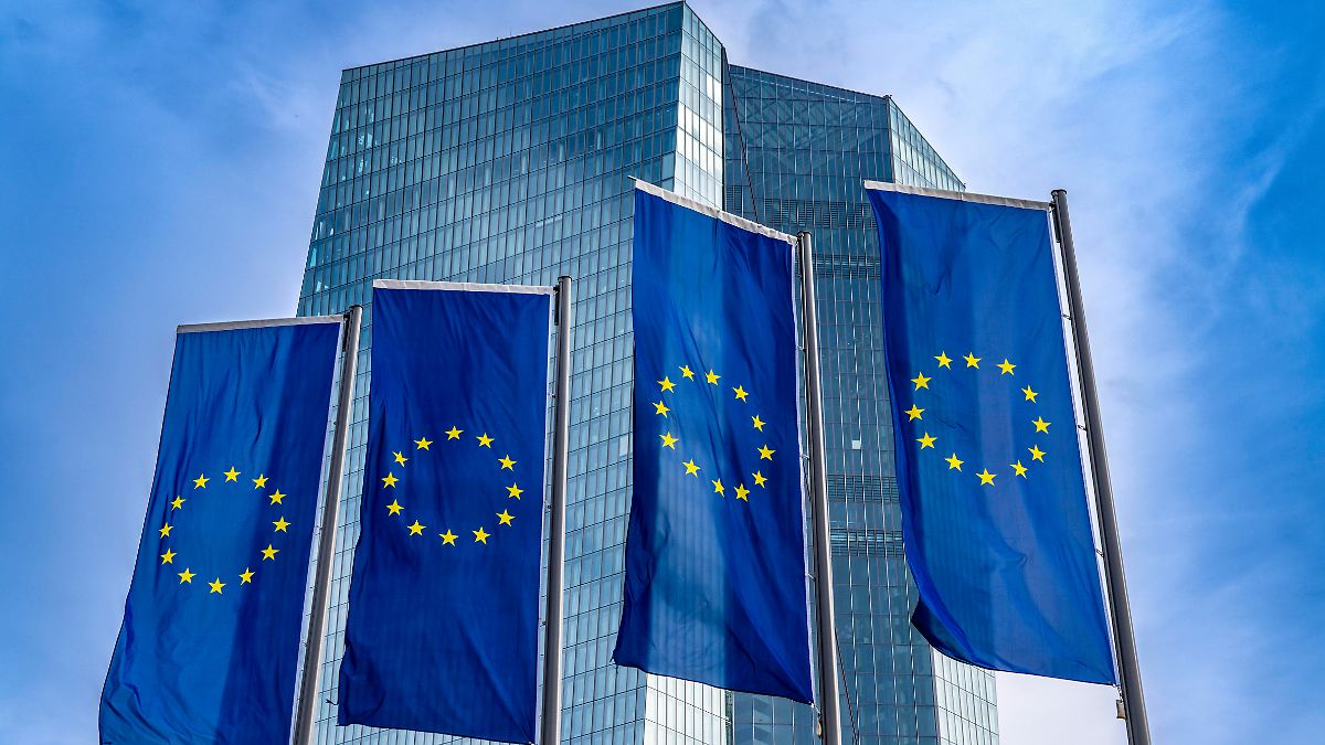 Tempo gedrosselt: EZB erhöht Zinsen um einen Viertel Prozentpunkt - ntv.de